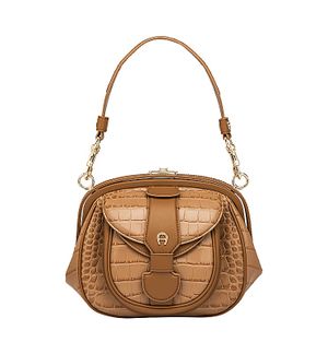 Mode-Trend 2022: Die Trapeze Pouch ist als Handtasche angesagt