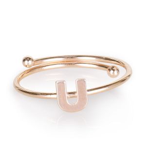 Blogger zeigen, welchen Schmuck man am Strand am besten trägt