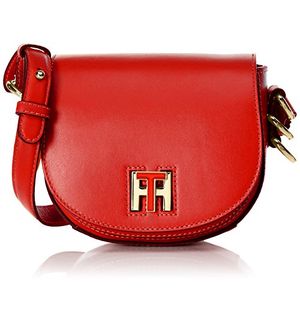 Mode-Profis setzen jetzt auf rote Taschen | ELLE