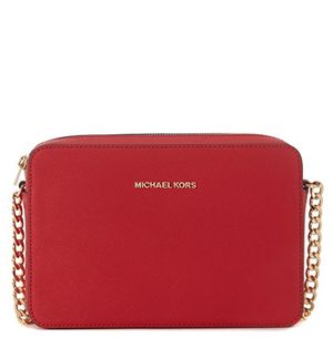 Mode-Profis setzen jetzt auf rote Taschen | ELLE