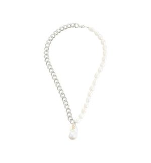 Schmuck-Trend: Perlenketten modern kombinieren – nicht spießig!