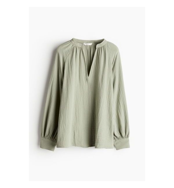 Eine Bluse, die im Alltag immer gut aussieht? Hier entlang!