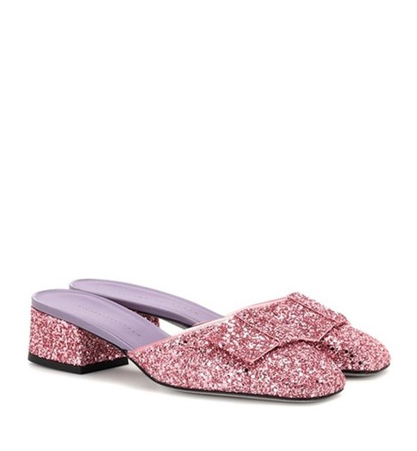 Schuhtrend im Sommer: Mules mit kleinem Absatz