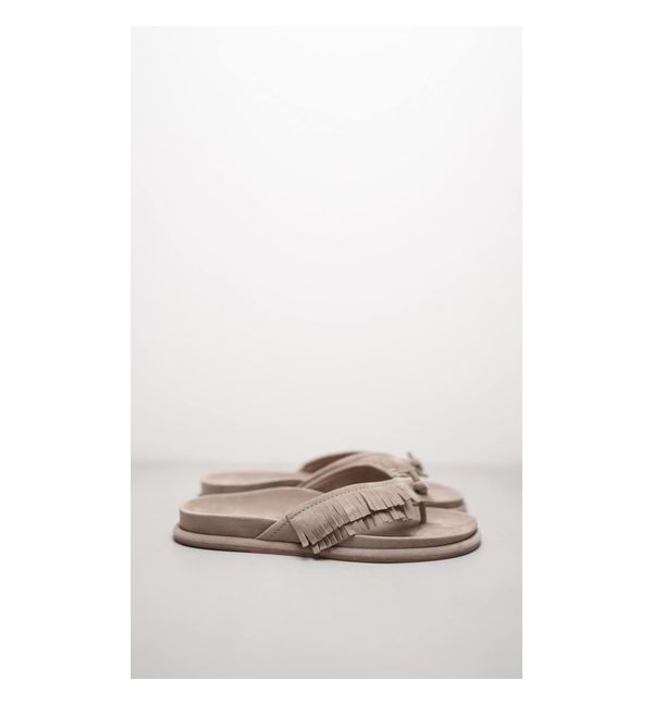Statt Sandalen: „Fringe Flops“ sind der größere Schuhtrend 2026